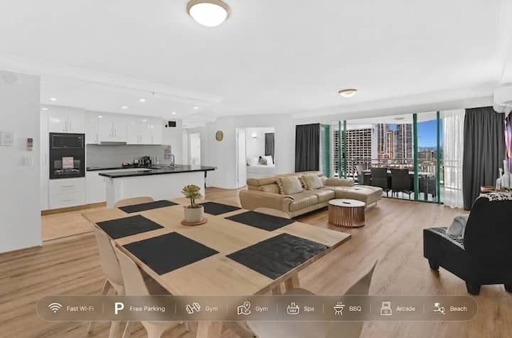 Ocean View 3 Bedroom Apartment In Crown Surfers - Gold Coast