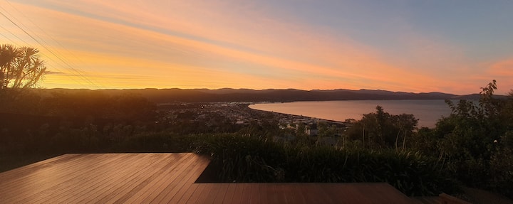 Your Perfect Summer Retreat - Hot Tub & Views. - 