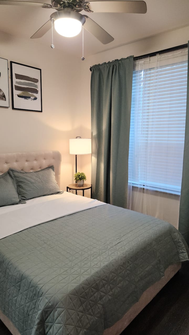 Blue, Royal And Cozy 1 Bed Bath - Dallas