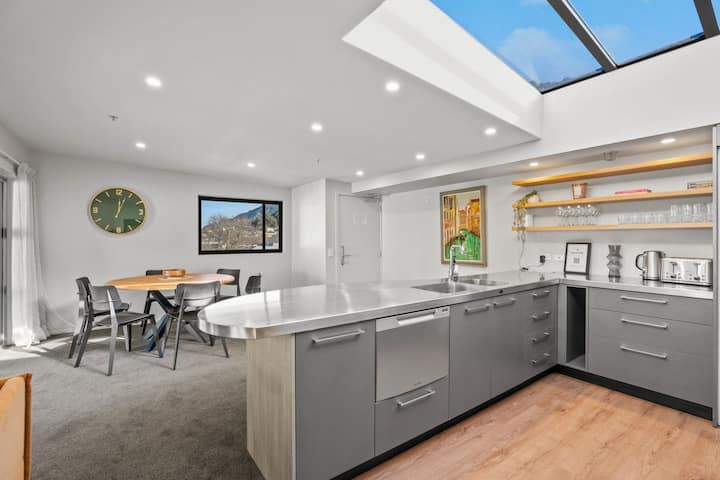 Cecil Peak View Apartment | Downtown - Queenstown