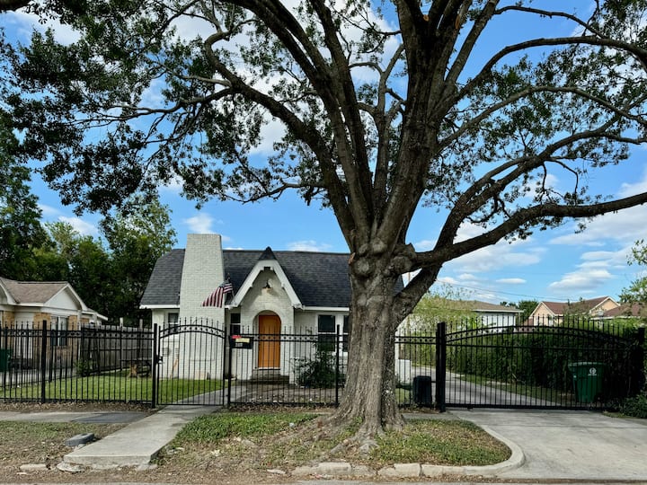 The Rosewood Central - Houston, TX