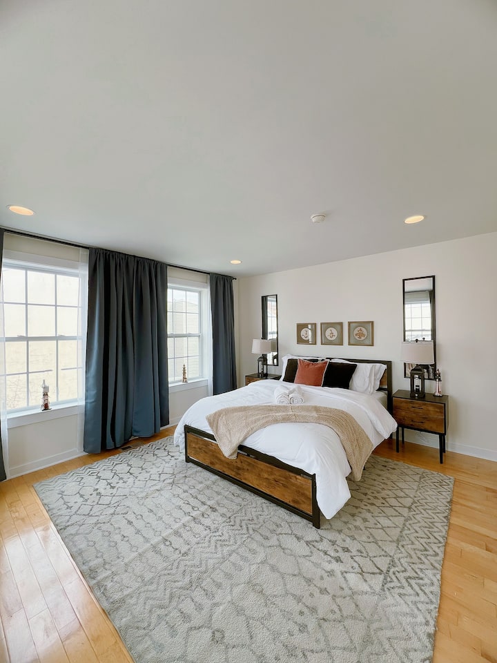 * Coastal Breeze * Private Room W/ Work Space - Camden, NJ