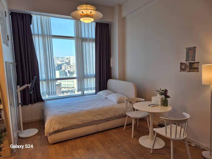 [10%할인]서울역5분/도시뷰/공항철도/호텔침구/편안한분위기. - Seoul