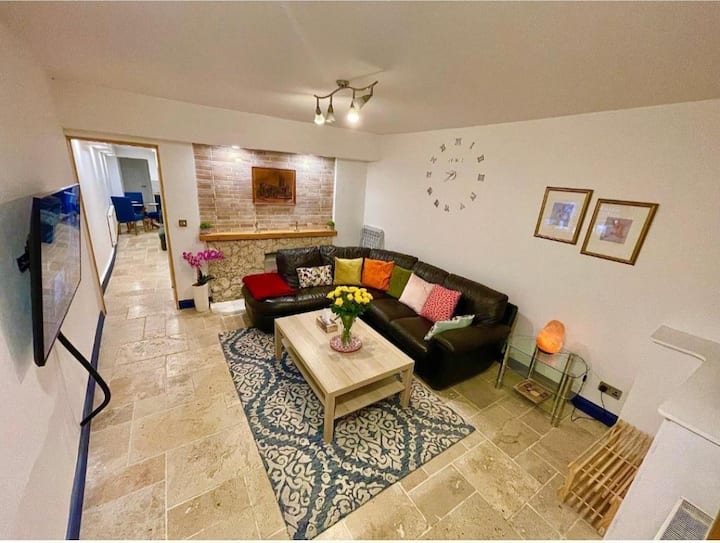 2 Bed Cottage Gloucester City - Gloucester