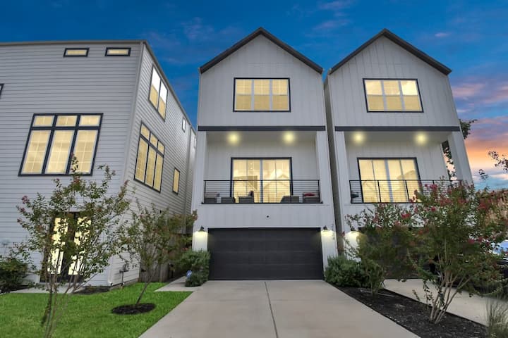 The Houston Hangout | Modern Comfort & Style - 