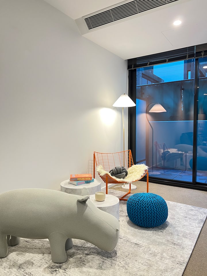 Immaculate + Clean & Spacious 2b2b - Melbourne