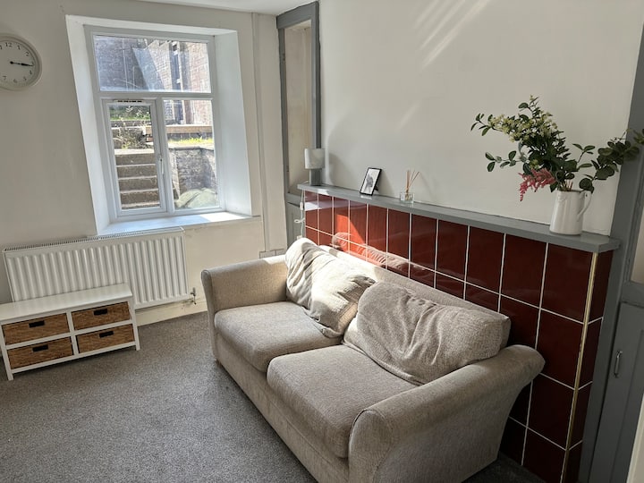 Workers & Family Home - Private, Quiet & Parking - South Wales