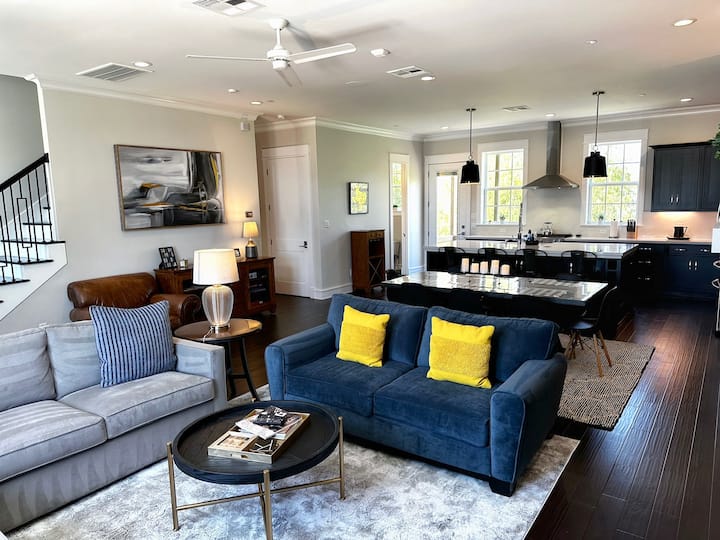 The Republic Townhome - Bryan, TX