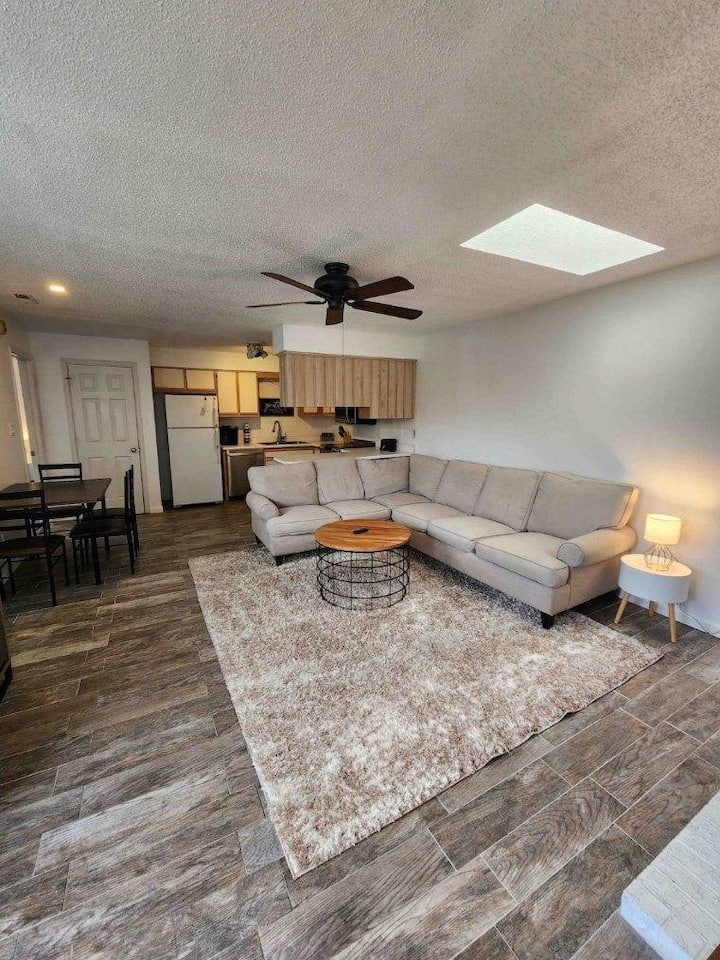 2 Bedroom-pet Friendly Condo/
Hot Tub/ Pool - Kitty Hawk