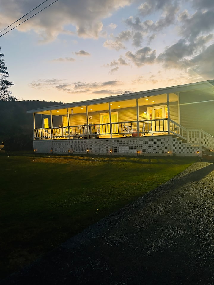 Relaxing Eclectic 3br Ranch Retreat Mins To Okemo! - Ludlow, VT