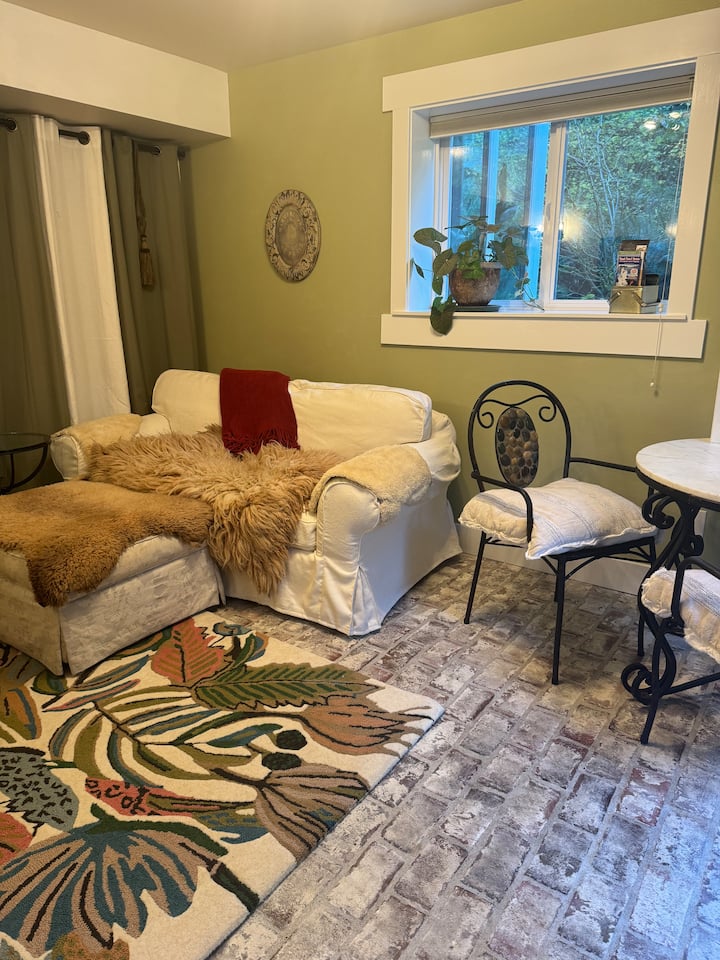 Close To Lynwood Center - Bainbridge Island