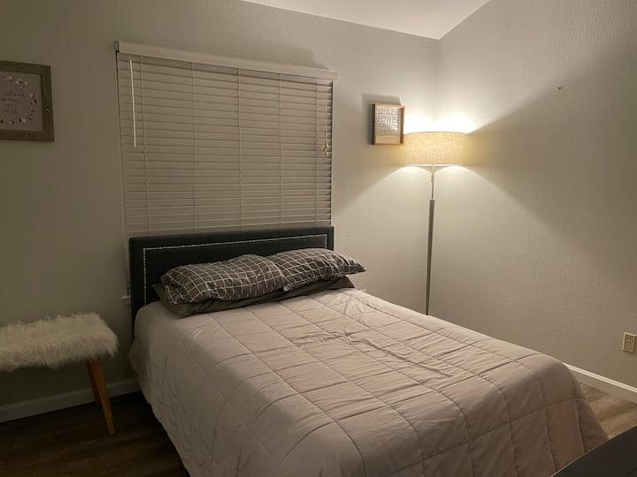 Amazing Private Bedroom - Fresno, CA