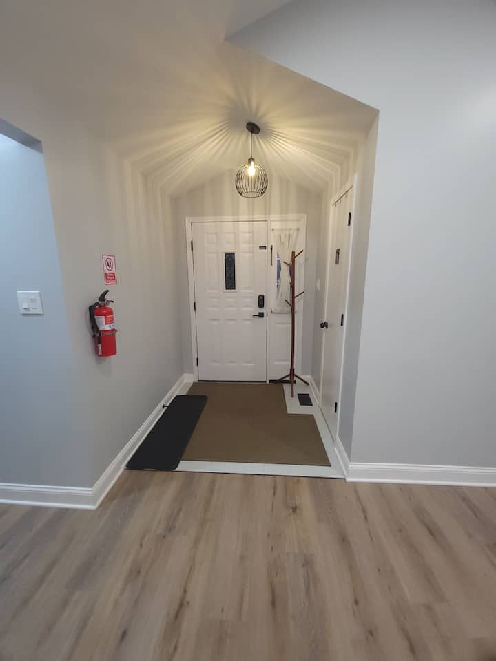 6 Bedroom! Pool Table, Gaming Area, Firepit & More - Joliet, IL
