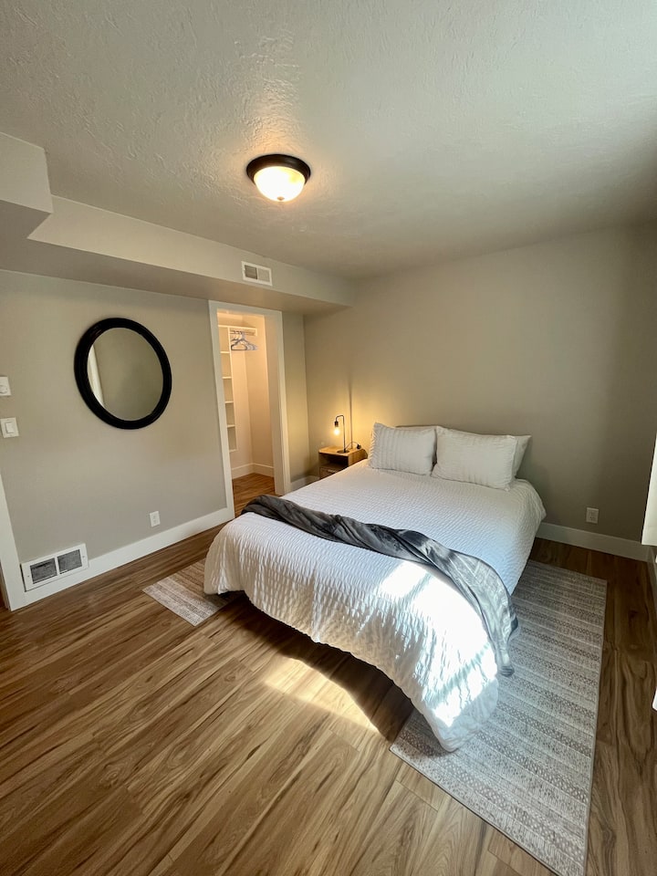 Clean 2 Br Private Apartment W/ Stunning View - Pocatello, ID