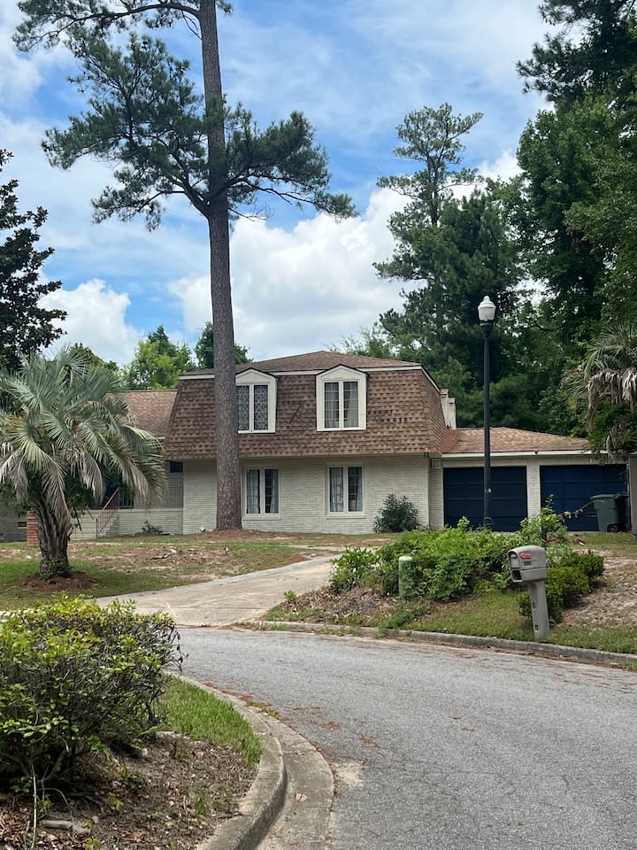 Downtown Home
Semi Private Room
5 Min To Usc - Columbia, SC