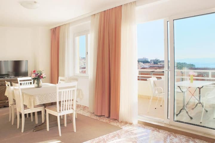 Apartment With Sea View - Promajna