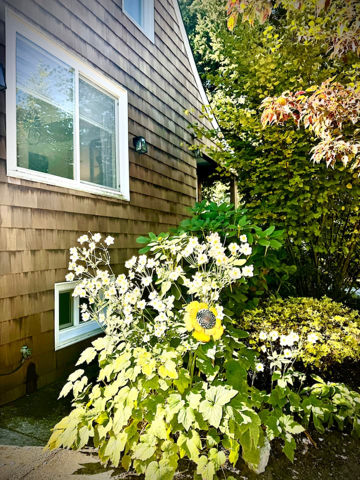 Coasis - W. Seattle Retreat With Hot Tub - Seattle, WA