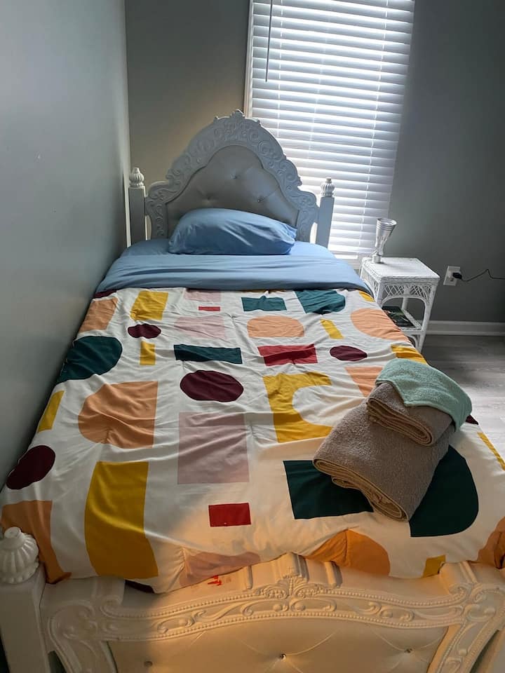 Waterbury Room 3 - Connecticut