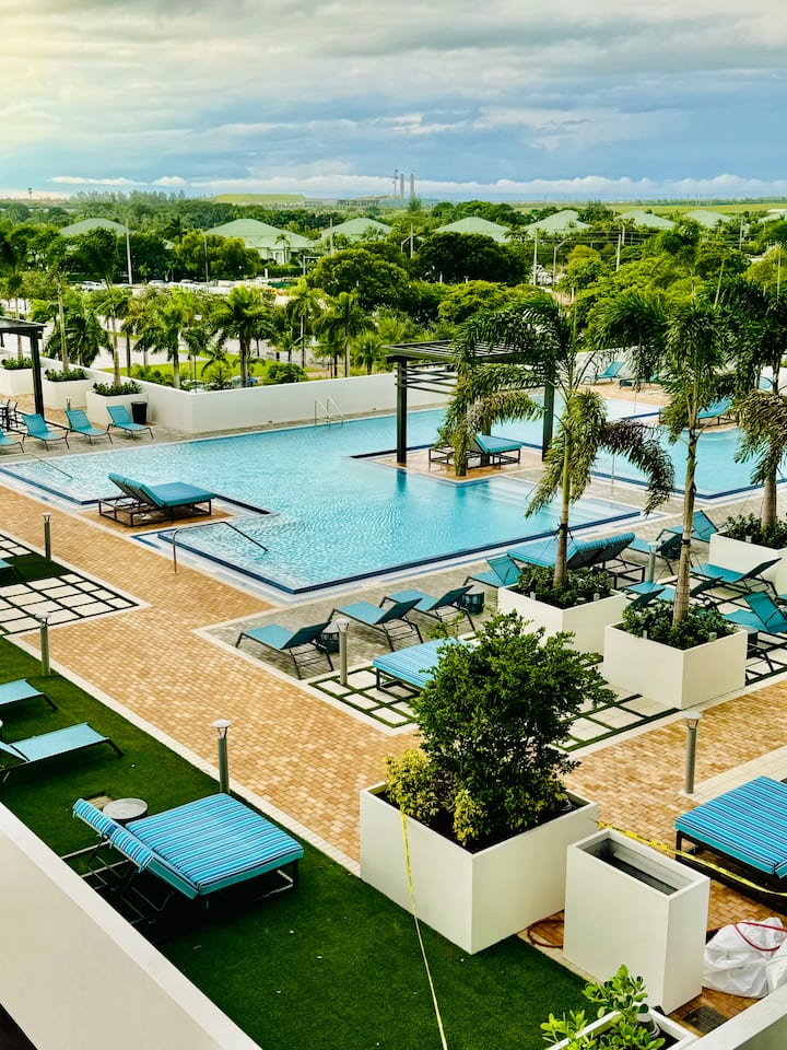 Modern Downtown Doral Studio - Doral, FL