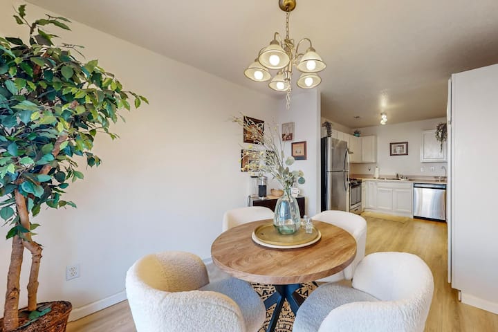 Private Townhome, Centrally Located Abq Favorite! - Albuquerque, NM