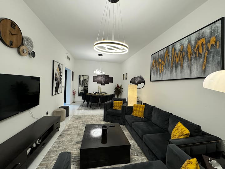 Modern 2bhk Entire Unit With Corniche View - Sharjah