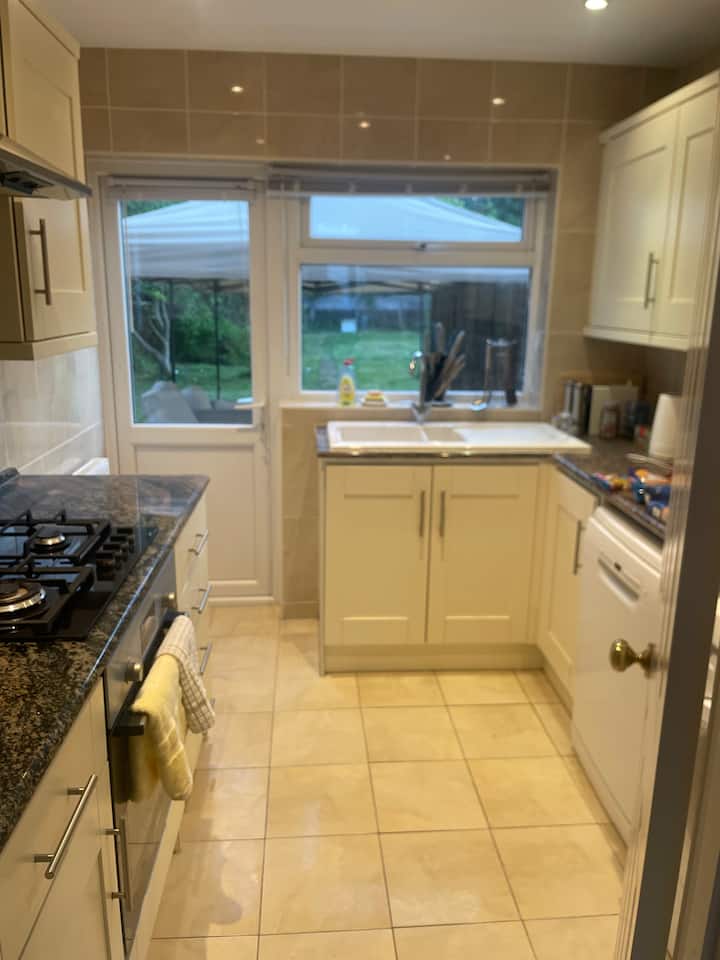 Clean Warm Comfy Stay. Watford Junction 0.9miles. - Watford