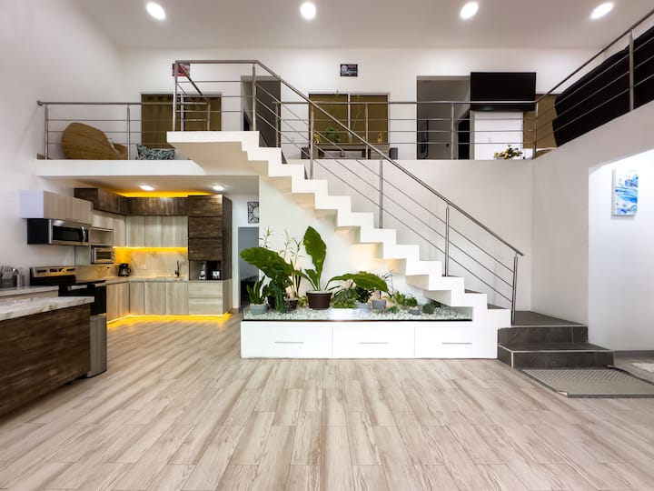 Anthonini’s In The City | 16 Guests | San Salvador -