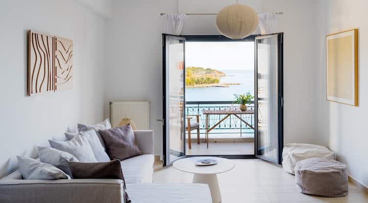 Footsteps To The Beach. Sunny Spacious Apt In Agios Nikolaos - Agios Nikolaos