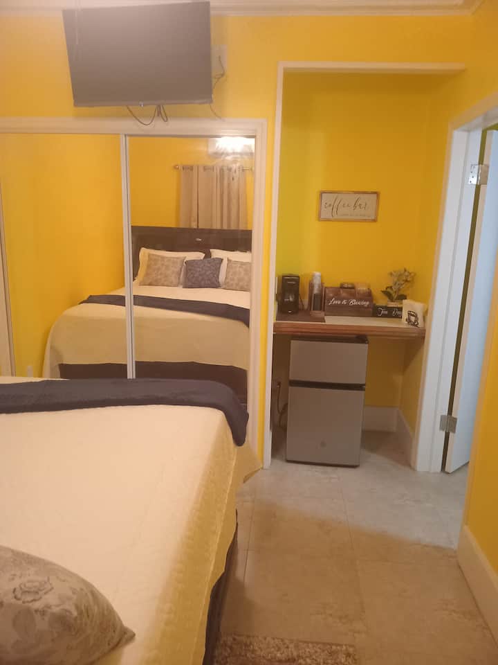 One Room With Comfort And Style - Anguilla