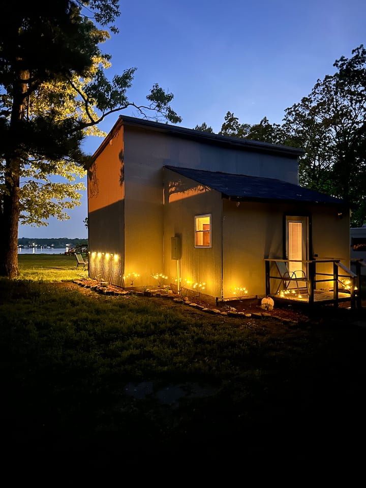 Relaxing Little Lake Cottage - Grove, OK