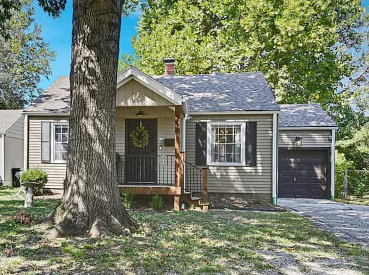 Charming Home On A Quiet Street - Kansas City, MO