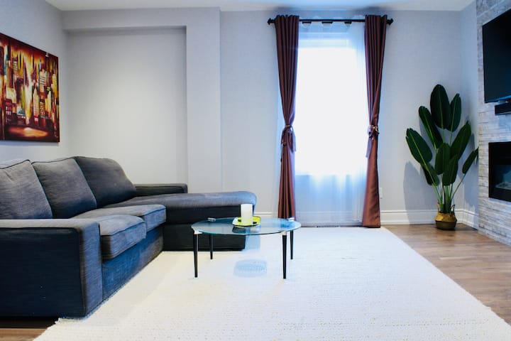 5.3 Room On 2nd Floor| Vaughan Mills & Airport - Vaughan