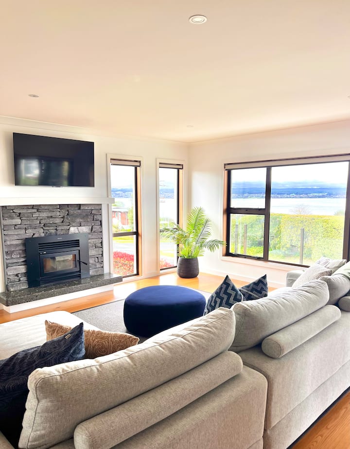 Spacious & Stylish-cozy For Couples, Room For More - Lake Taupo