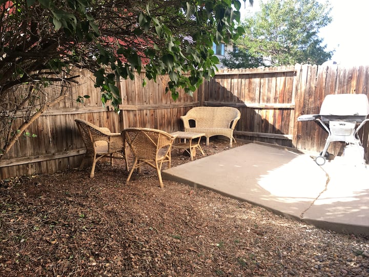 1,800sf 3 Story Townhouse W/ 8 Beds - Casper, WY