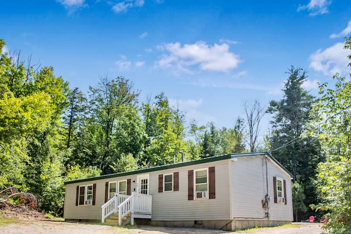 Family Ski Getaway — Near Cranmore, Firepit & Pets - North Conway, NH