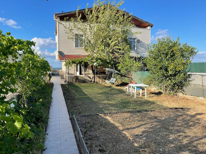 Denize Sıfır Bahçeli Müstakil Triplex - Karasu