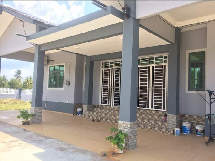 Homestay Semi D Ains 1 - Kampung Raja