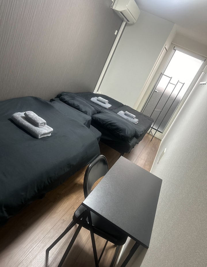 羽田空港から電車で11分/平和島駅徒歩8分/ダブルベッド1台、シングルベッド1台/最大3名宿泊 - Shinagawa