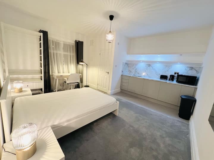 Charming Victorian Studio Flat - Loughborough