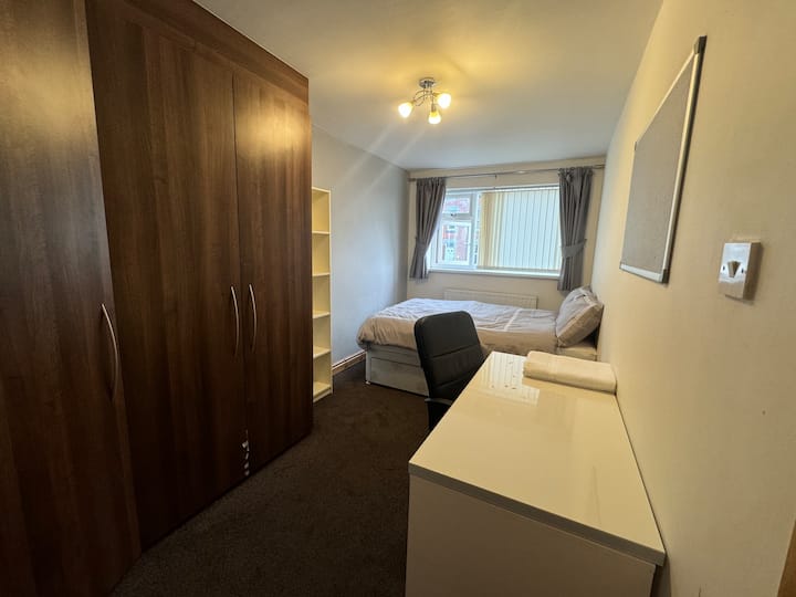 Double Room Upstairs [R2] - Leeds