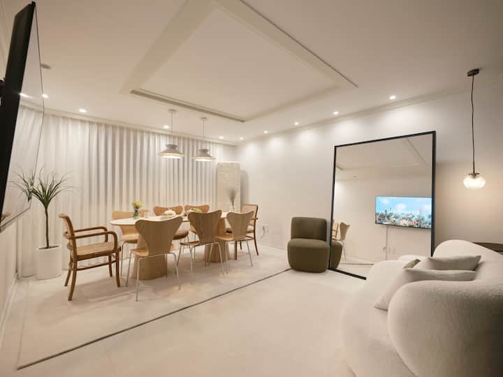 조용하고 편안한/선릉 강남 압구정/방4개/퀸침대5개/무료주차/엘리베이터없는4층 - 