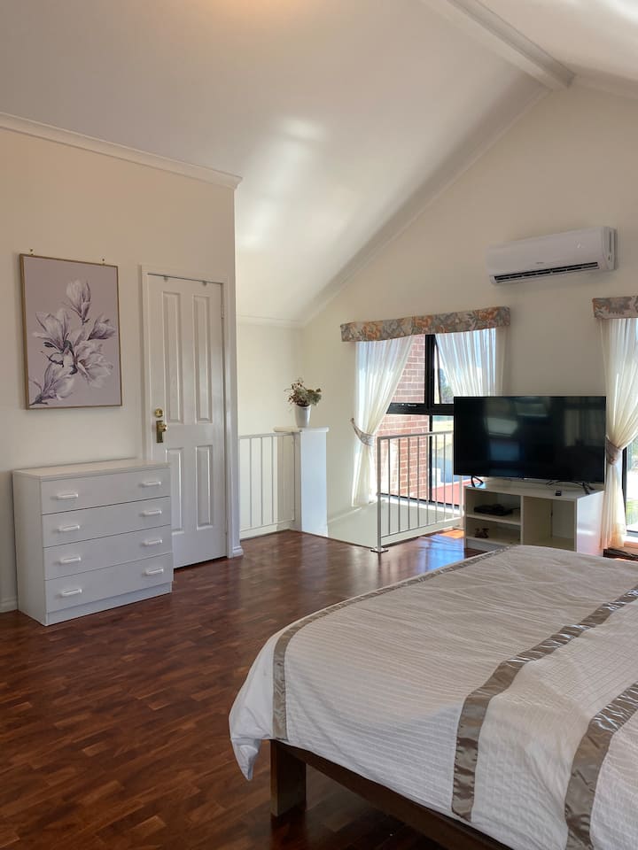 Coastal Comfort Home - Fremantle Station