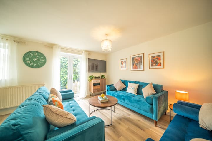 5 Bd 3 Bath/3 Car Drive/large Garden/pet Friendly - Cirencester