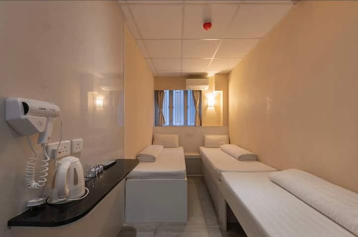 尖沙咀核心，地鐵口，近維港，三床房 - Tsim Sha Tsui