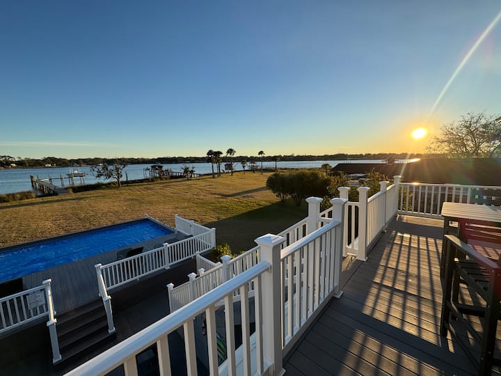Waterfront Home | Stadium | Beach | Downtown | Zoo - Jacksonville, FL
