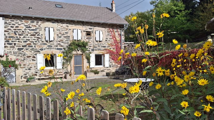 Gite Familial Haute-loire,  
Au Pied Des Huches - Saint-Germain-Laprade