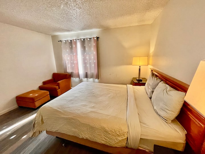 2c/queen Bed Share Bathroom - Las Vegas, NV