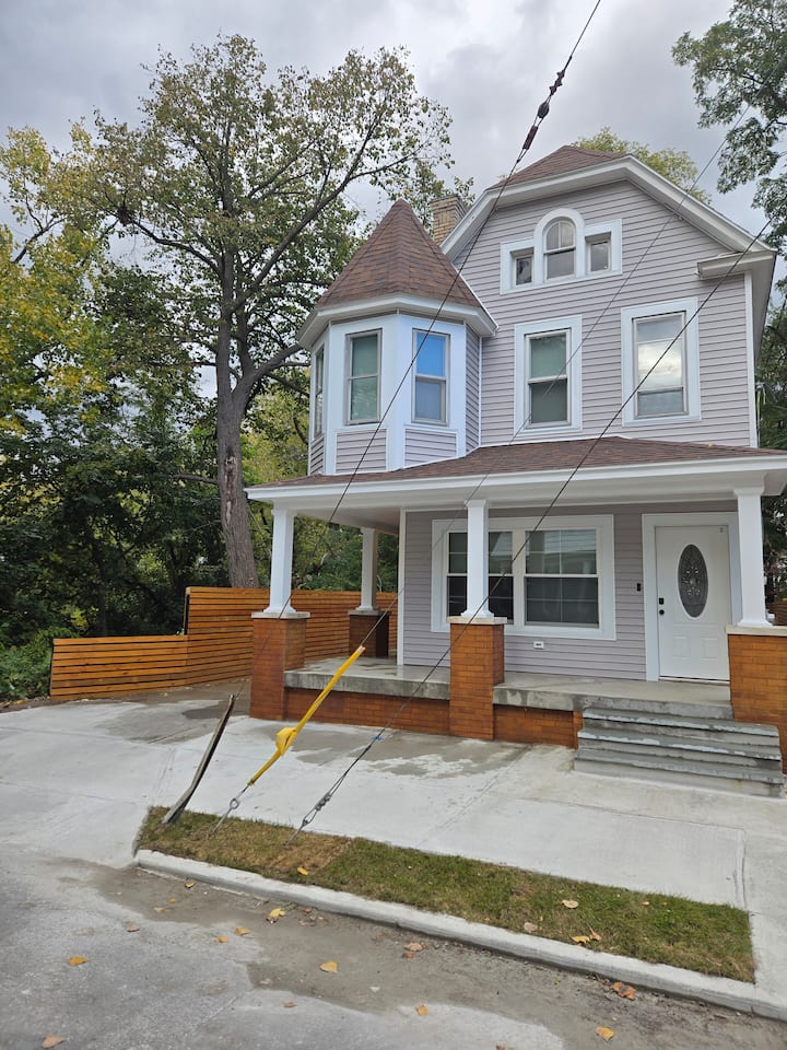 4 Bed Luxury House - Schenectady, NY