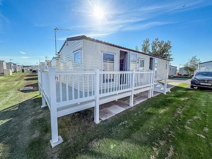 Caravan Sleeps 8 People In Essex Ref 28029dw - Clacton-on-Sea