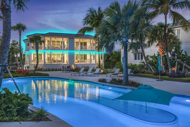 Maison Residences, 8 Bedroom Oceanfront W Pool - Islamorada, FL